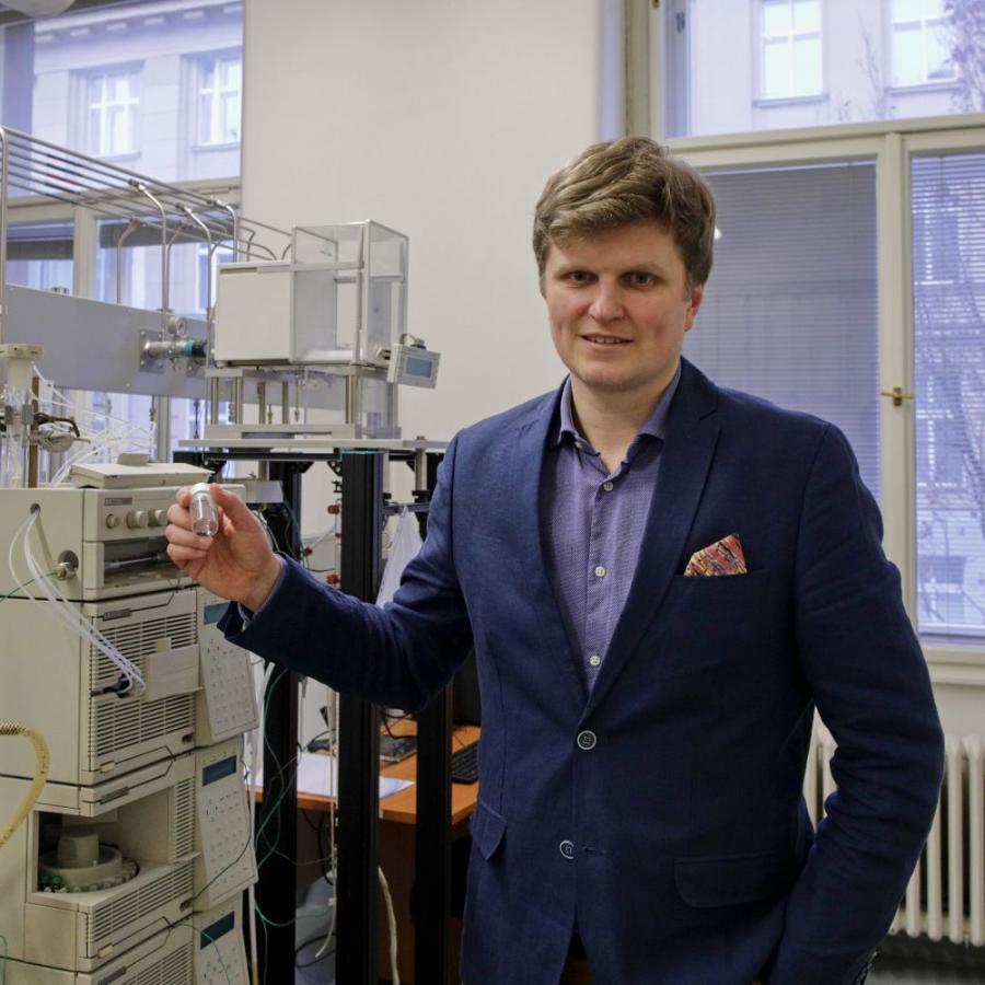 Za hranici grafenu: výzkum v oblasti 2D materiálů pokračuje - Vysoká ...